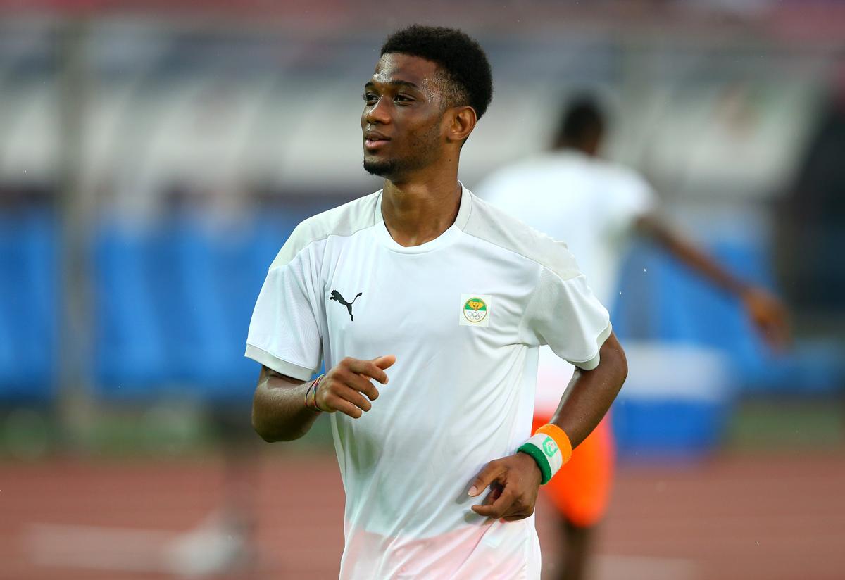 Rangers set to sign Amad Diallo, player arrives in Scotland